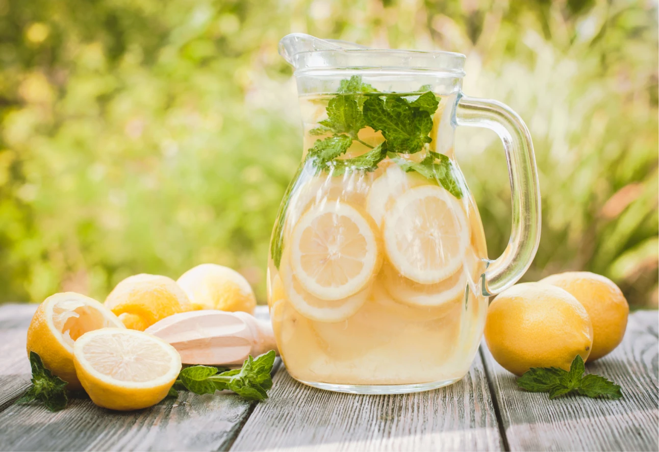 Recette facile et rapide de citronnade au miel et aux herbes